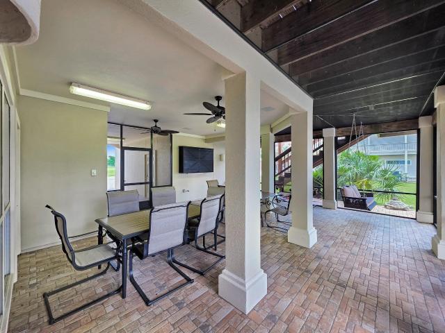 425 Island Way, Port Arthur, TX 77640 | MLS #267590