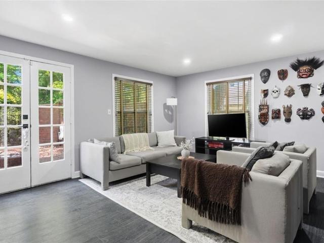 425 Jefferson Circle NE