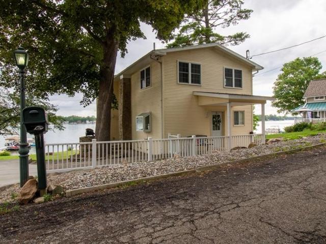 425 Oakwood Ave, Clarklake, MI 49234