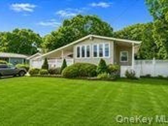 425 Old Country Rd, Deer Park, NY 11729