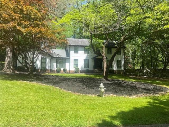 425 Longleaf Dr, Roswell, GA 30075