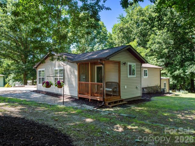 425 Lyndhurst Drive