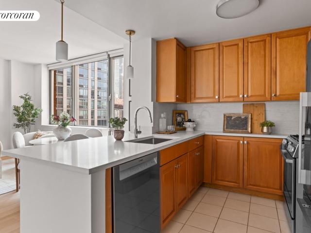 425 MAIN Street 9M
