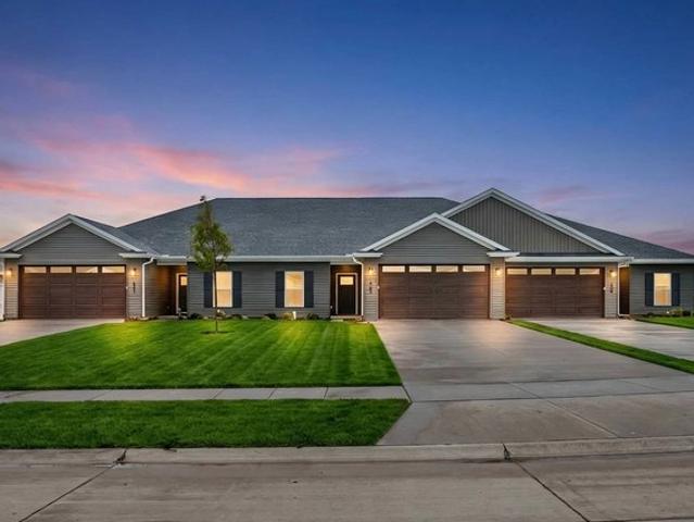 425 N 2nd Ave, Eldridge, IA 52748
