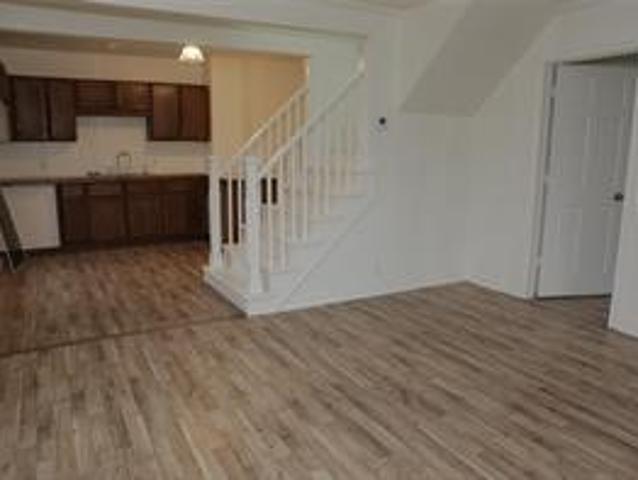 425 NE Broadway Avenue