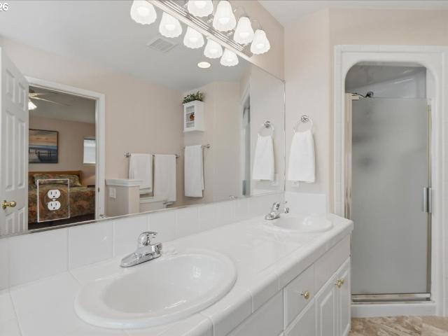 425 NE Roth St, Portland, OR 97211 | MLS #148428