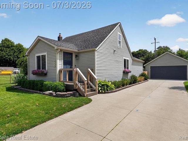 425 S 7th St, Brighton, MI 48116