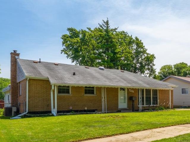 425 S Clarendon Ave, Addison, IL 60101