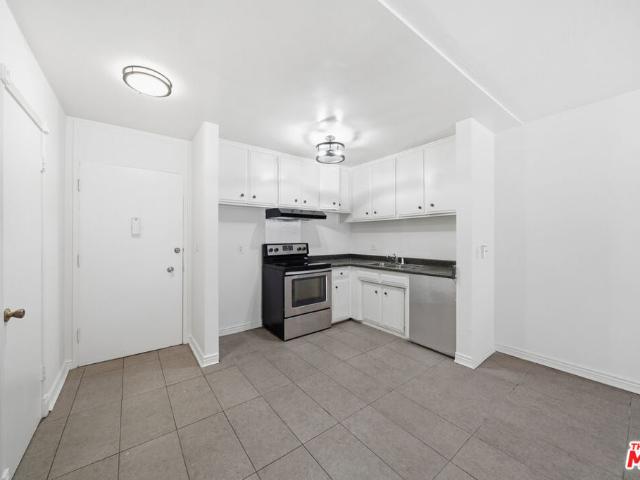 425 S Kenmore Avenue 111