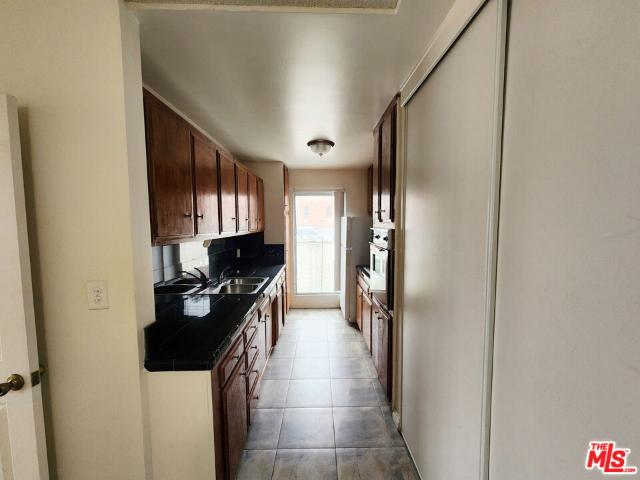 425 S Kenmore Avenue 313