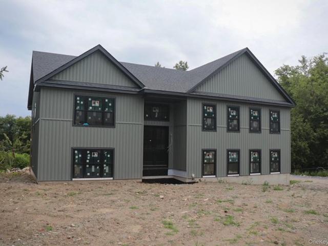 425 Sheafe Rd, Wappingers Falls, NY 12590