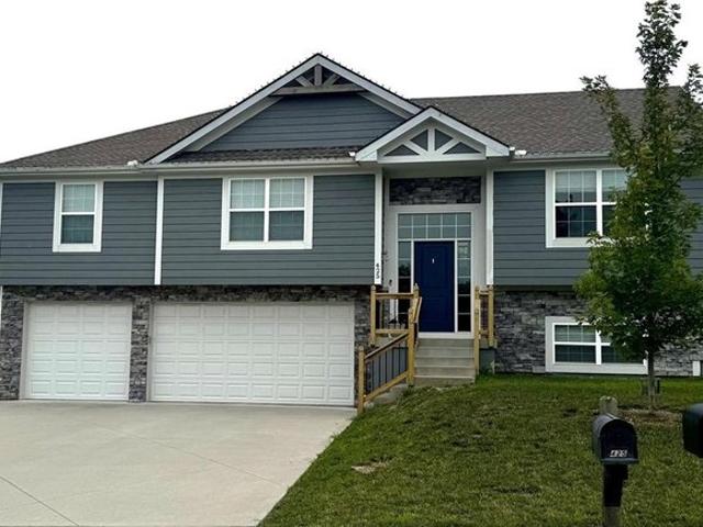 425 Spring Branch Dr, Raymore, MO 64083