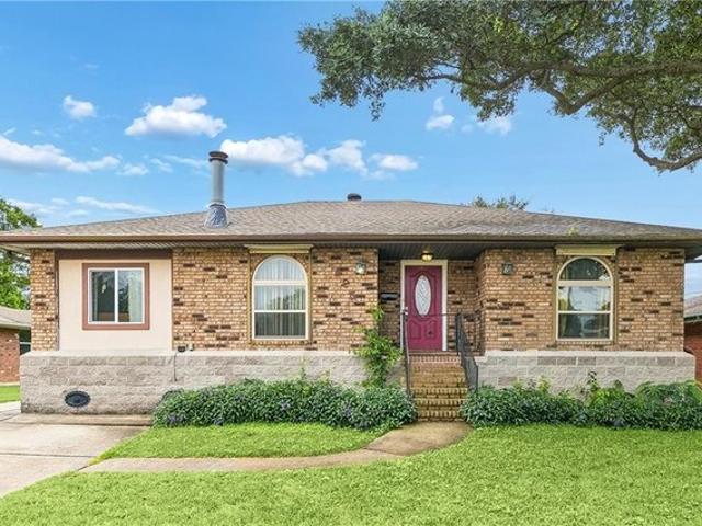 425 Sugarpine Dr, Gretna, LA 70056