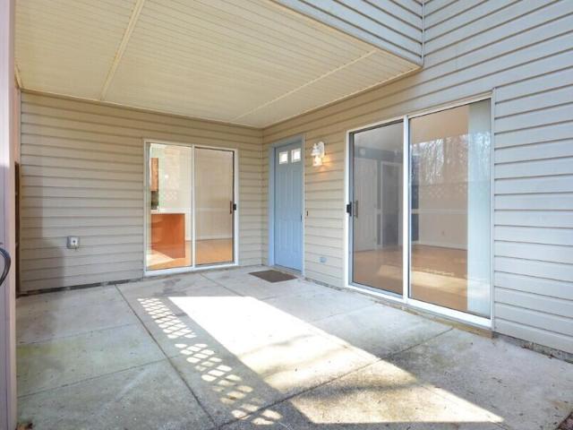 425 Summerwalk Circle