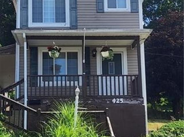 425 Summit Ave, Ellwood City, PA 16117