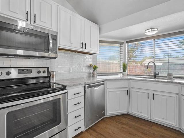 425 Rollingridge Ln, Garland, TX 75043