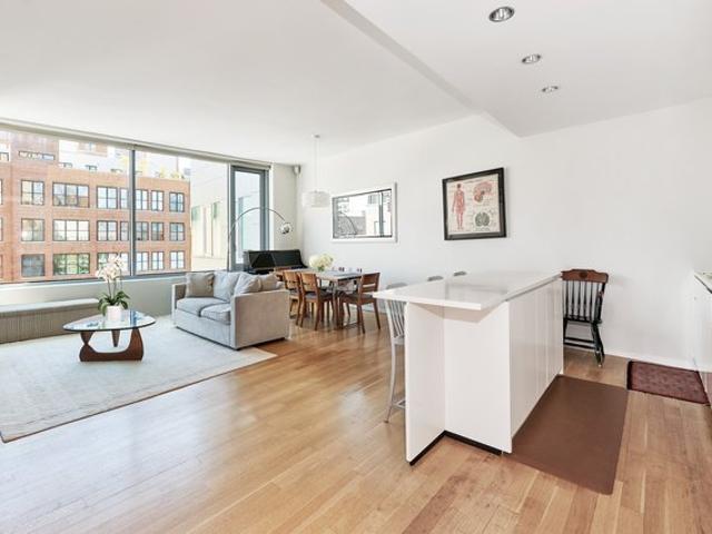 425 W 53rd St Apt 704, New York, NY 10019