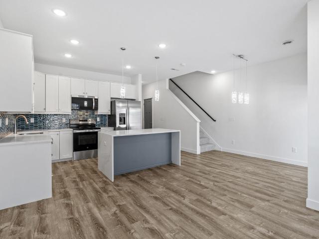 425 W 8th Street # 21