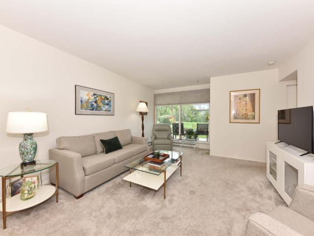 425 W Willow Ct, Unit 128