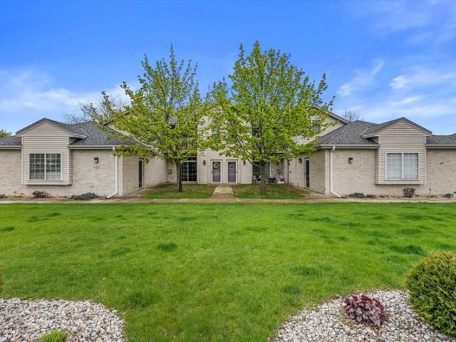 425 W Aspen Dr Unit 2, Oak Creek, WI 53154
