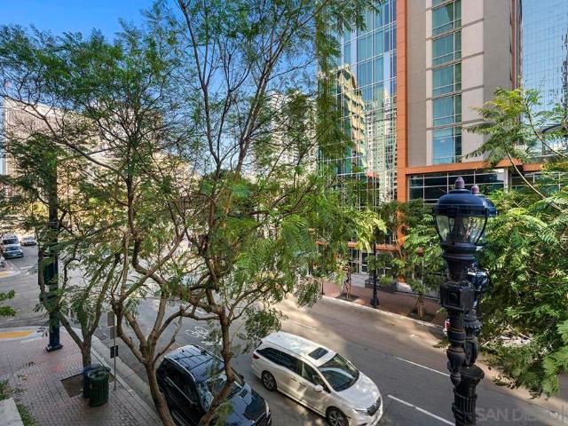 425 W Beech Street 303