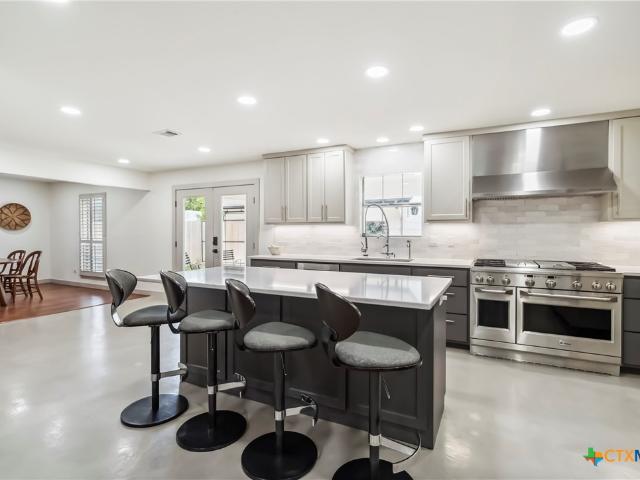 425 W Edgewater Terrace