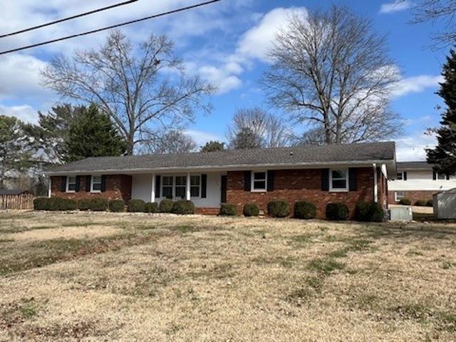 425 Westview Dr NE