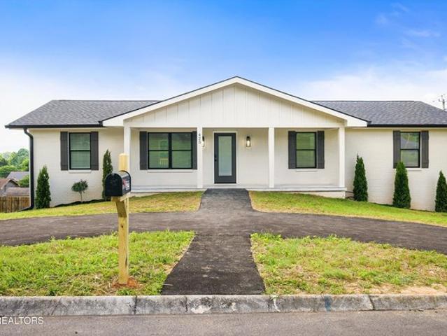 425 Third St, Seymour, TN 37865