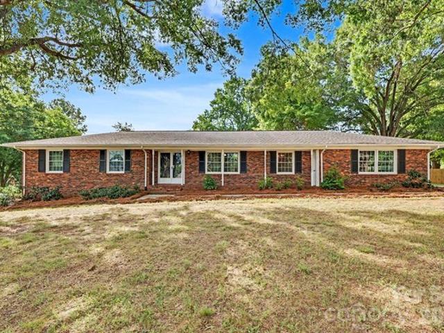 425 Valhalla Dr, Harrisburg, NC 28075