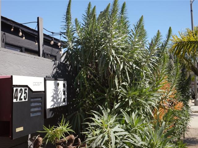 425 Venice Way, Venice, CA 90291 | MLS #CV26055 | Compass