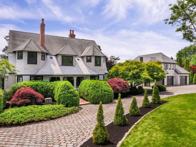 425 York St, York, ME 03909 | MLS #1634 | Compass