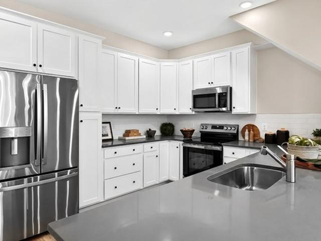 42647 Darala Dr, Ashburn, VA 20147