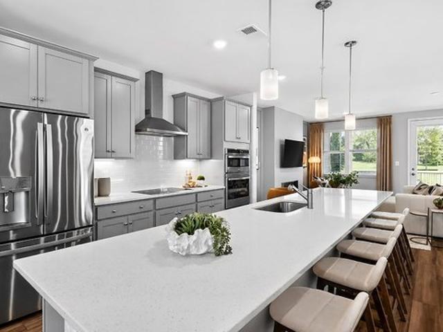 42645 Darala Dr, Ashburn, VA 20147