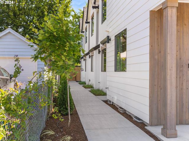4264 SE 37th Ave, Unit 4, Portland, OR 97202 | MLS #24625