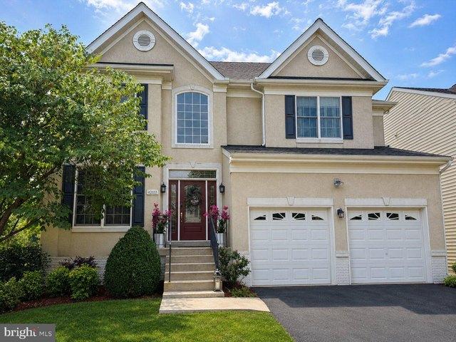 42655 Harris St, Chantilly, VA 20152