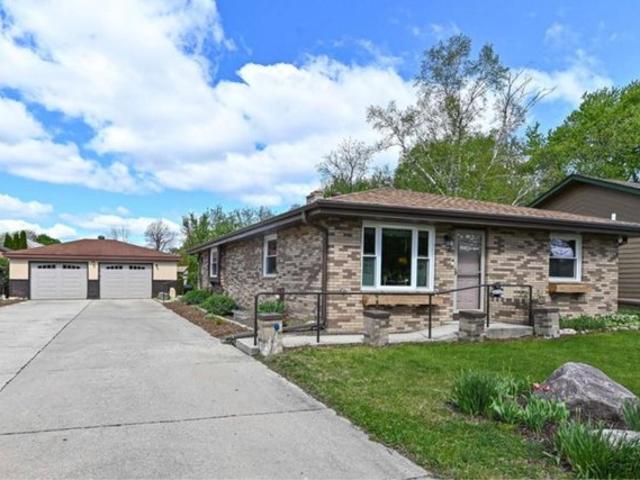 4265 S 68th St, Greenfield, WI 53220