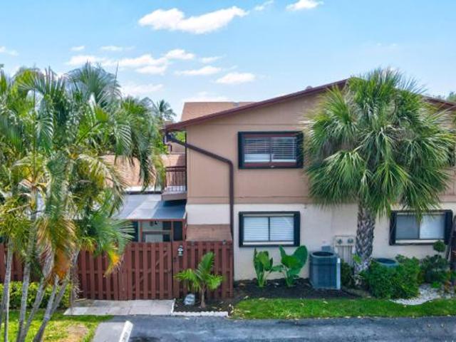 4267 S Landar Dr, Lake Worth, FL