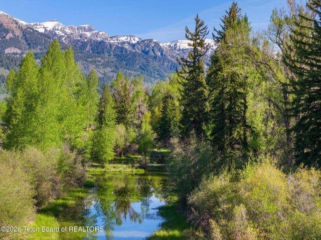 4260 W River Spring Dr, Wilson, WY 83014