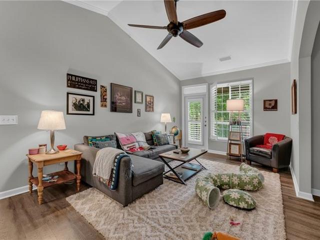 4261 NE Meadow Creek Cir Apt 207, Fayetteville, AR 72703