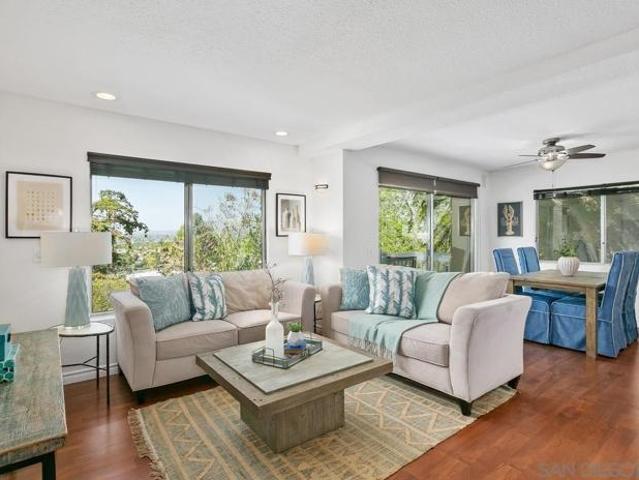 4262 Mesa Vista Way 7, Oceanside, CA