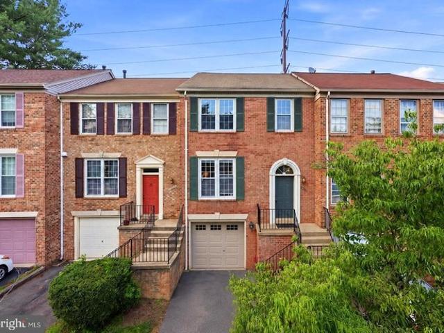 4262 Fox Lake Dr, Fairfax, VA 22033