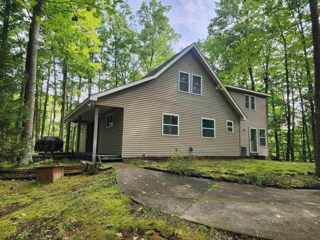 4262 S Canal Dr, Harrison, MI 48625