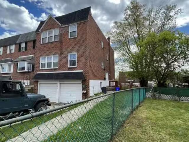 4263 LYMAN DR, PHILADELPHIA, PA 19114 Single Family Residence.
