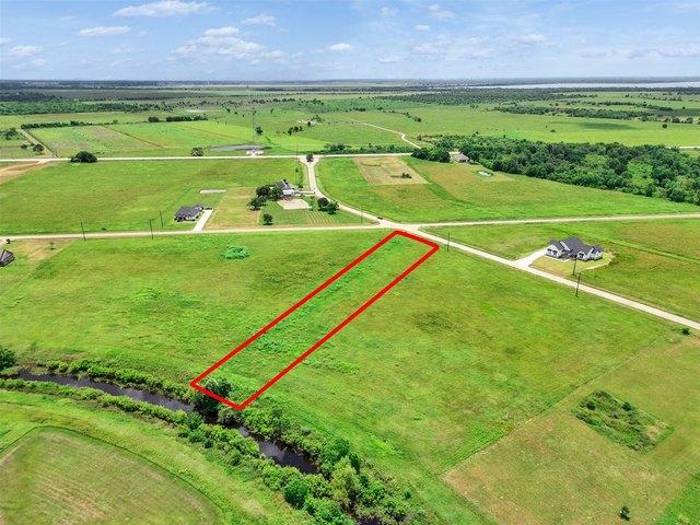 426 Chuckwagon Trl, Angleton, TX 77515