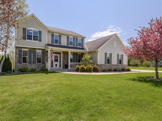 426 Augusta Dr, Mukwonago, WI 53149