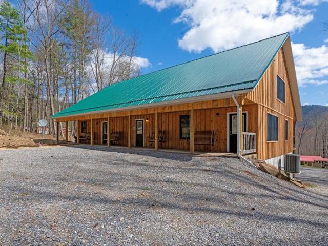426 Blacksnake Rd, Benezette, PA 15821