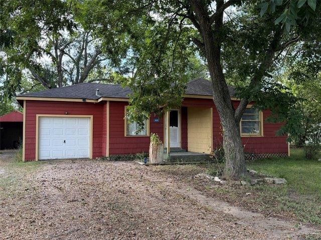 426 E FM 1093 Rd, Wallis, TX 77485