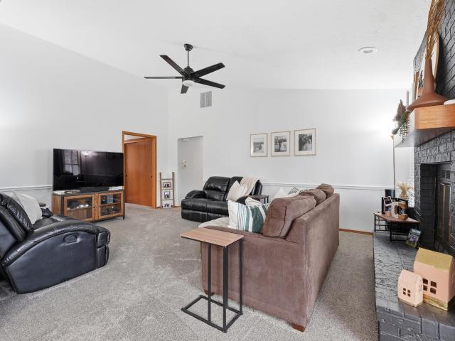 426 E Lynnwood Drive