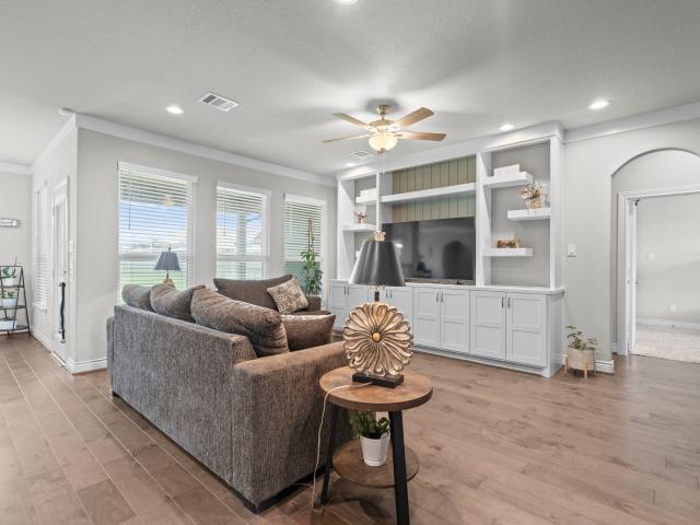 426 Hunters Crossing Drive