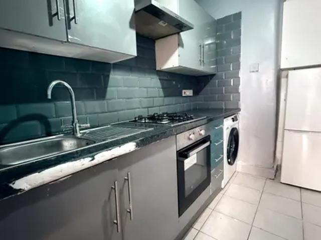 426 Ilford Lane, Loxford, London, IG1 2SL, United Kingdom | 3 bed apartment for rent #122708981 | Rentberry